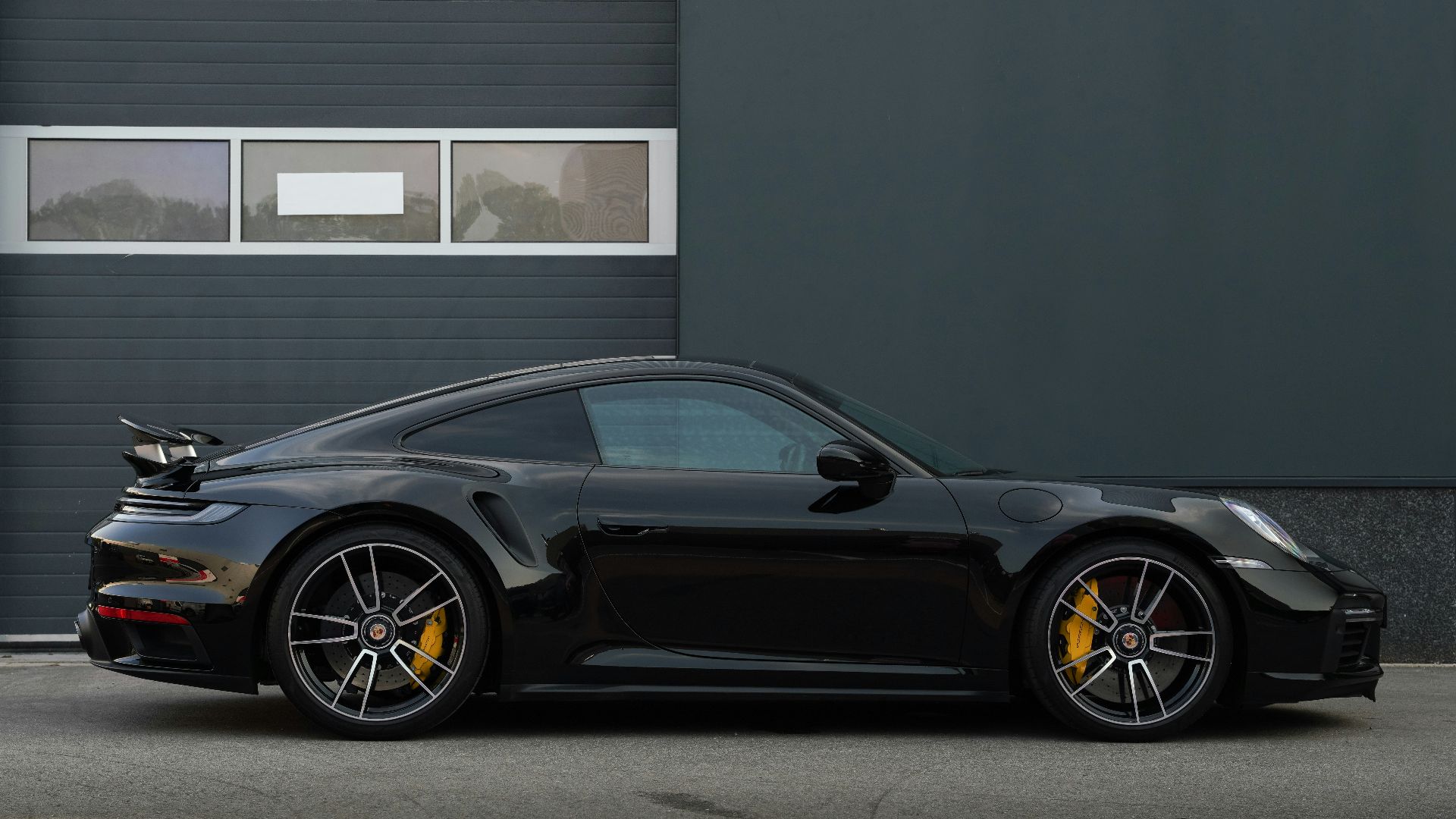 10 Cars With Timeless Styling & 10 That Looked Dated Way Too Fast