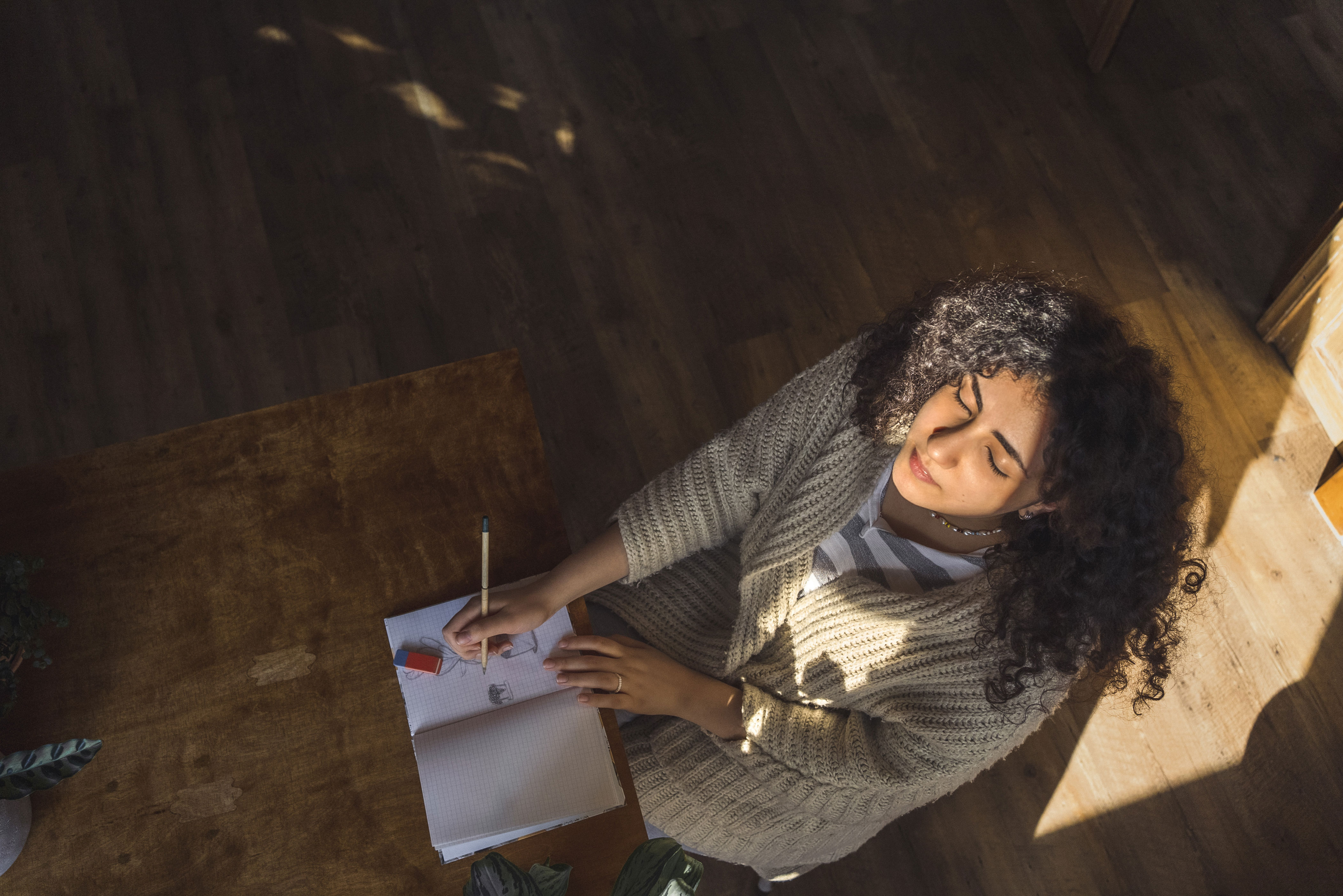 We use many of the same brain cells to see and to imagine objects, a ...