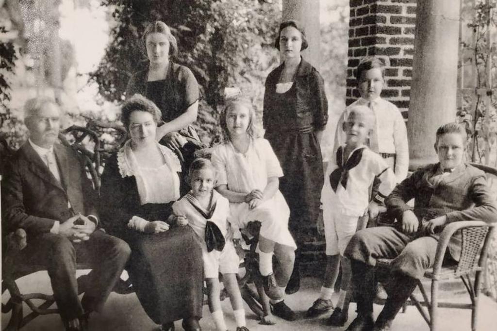 Newlyweds turn a 1913 mansion into their dream home