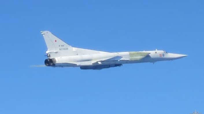 Russian Tu-22M3 bombers carrying long-range supersonic missile ...