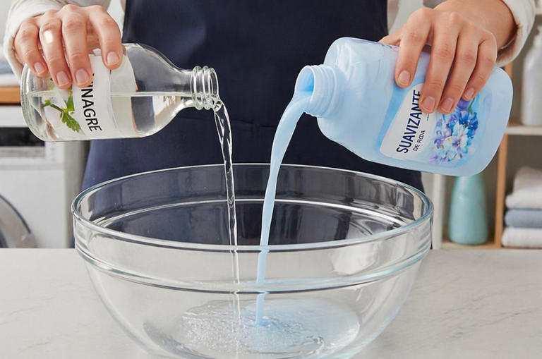 5 beneficios de mezclar suavizante y alcohol y aplicarlo en la ropa
