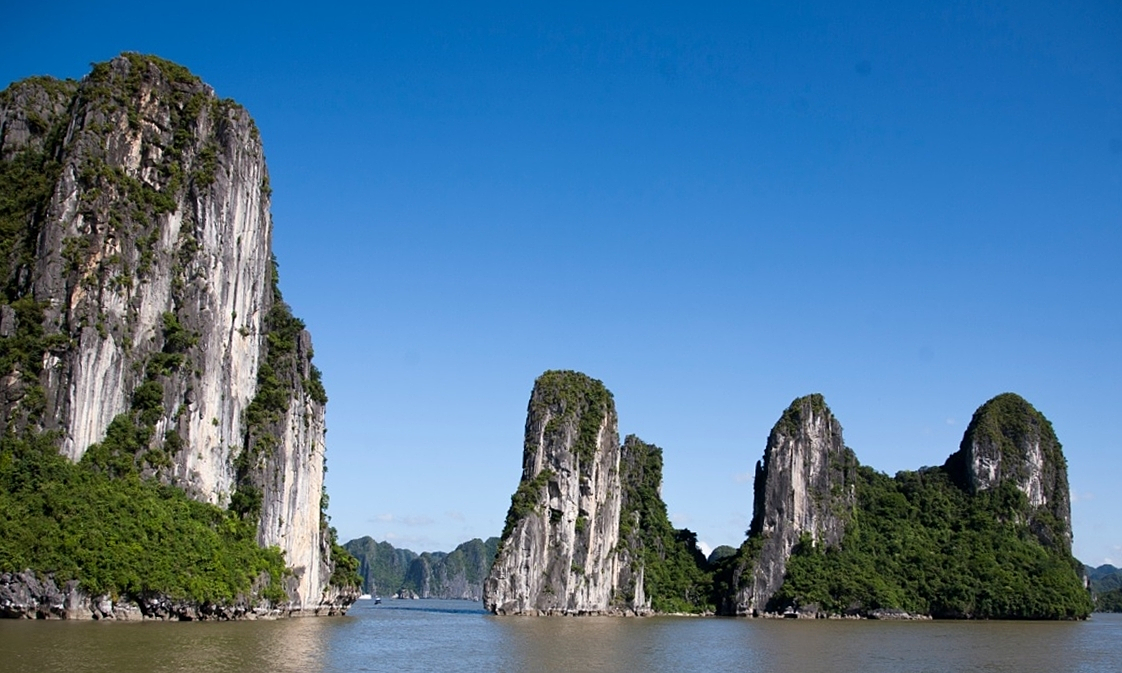 Vietnam considers limiting tourist boats on Ha Long Bay to prevent ...