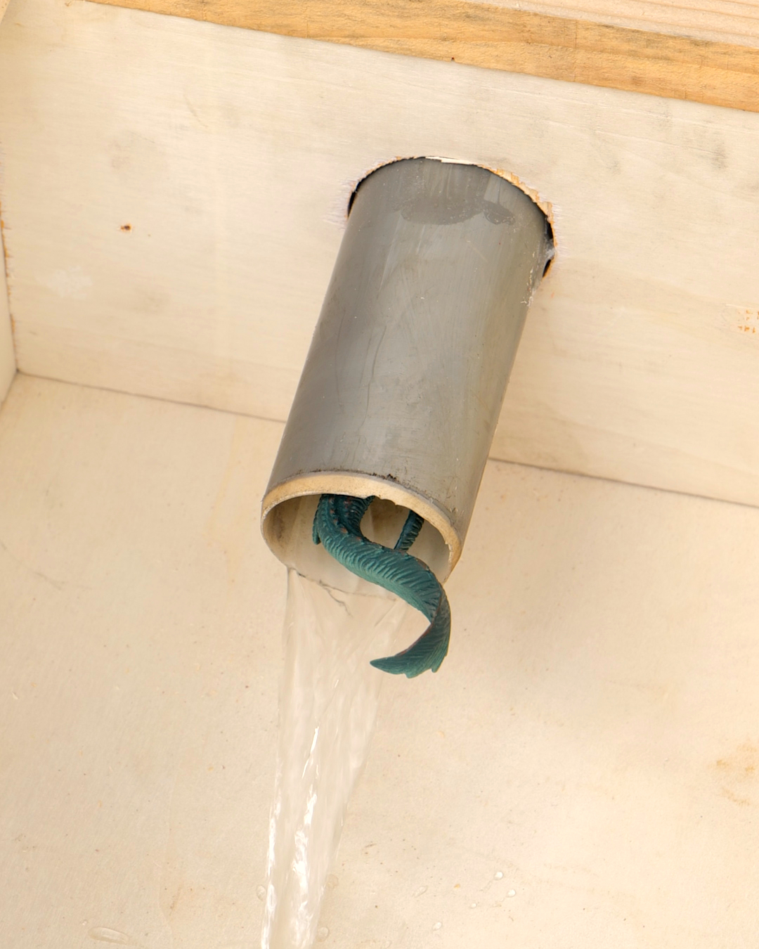 How to cover your outdoor pipes from contamination🛠️