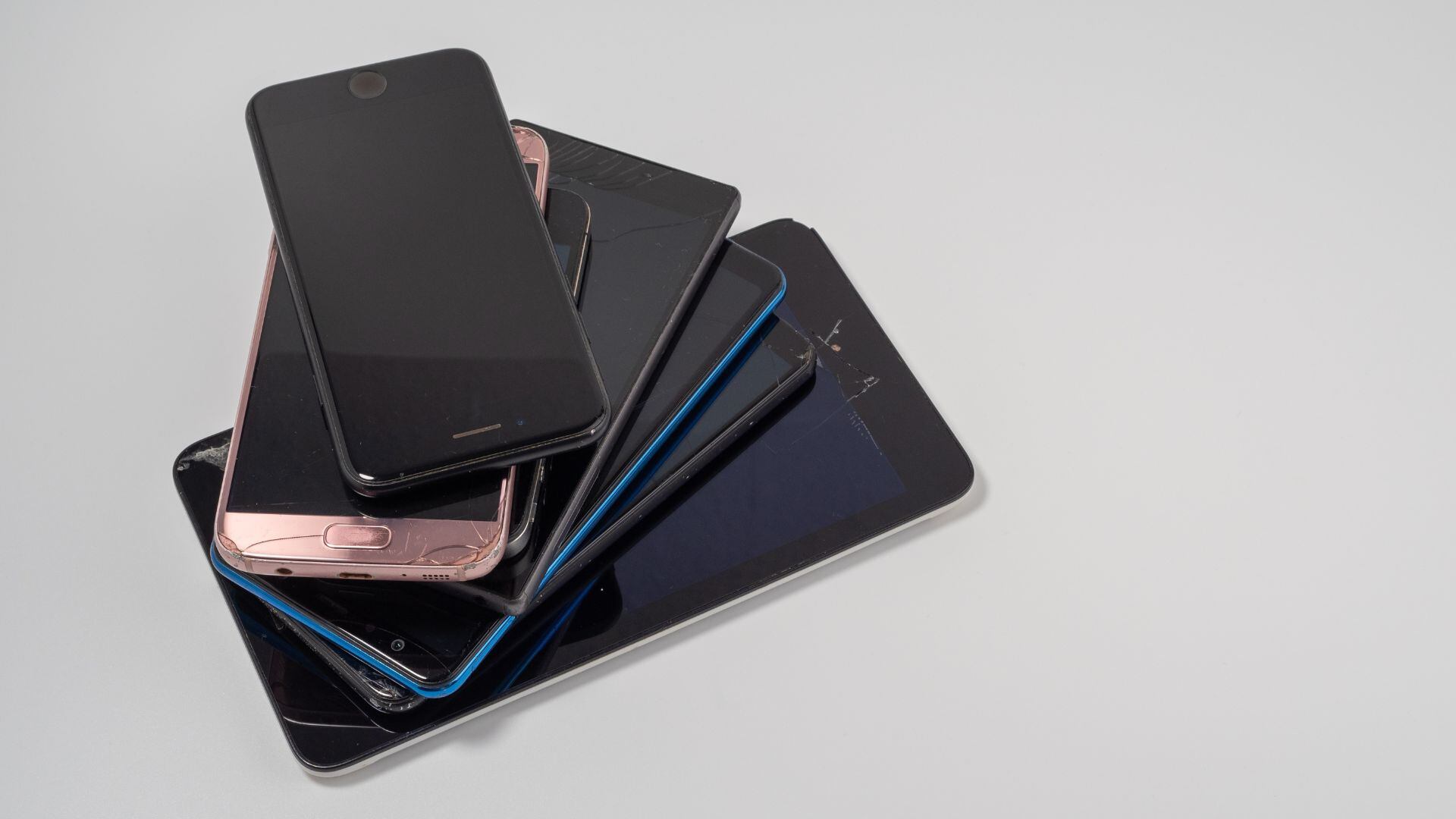 No bote ni regale su celular viejo: estos son los usos prácticos que ...