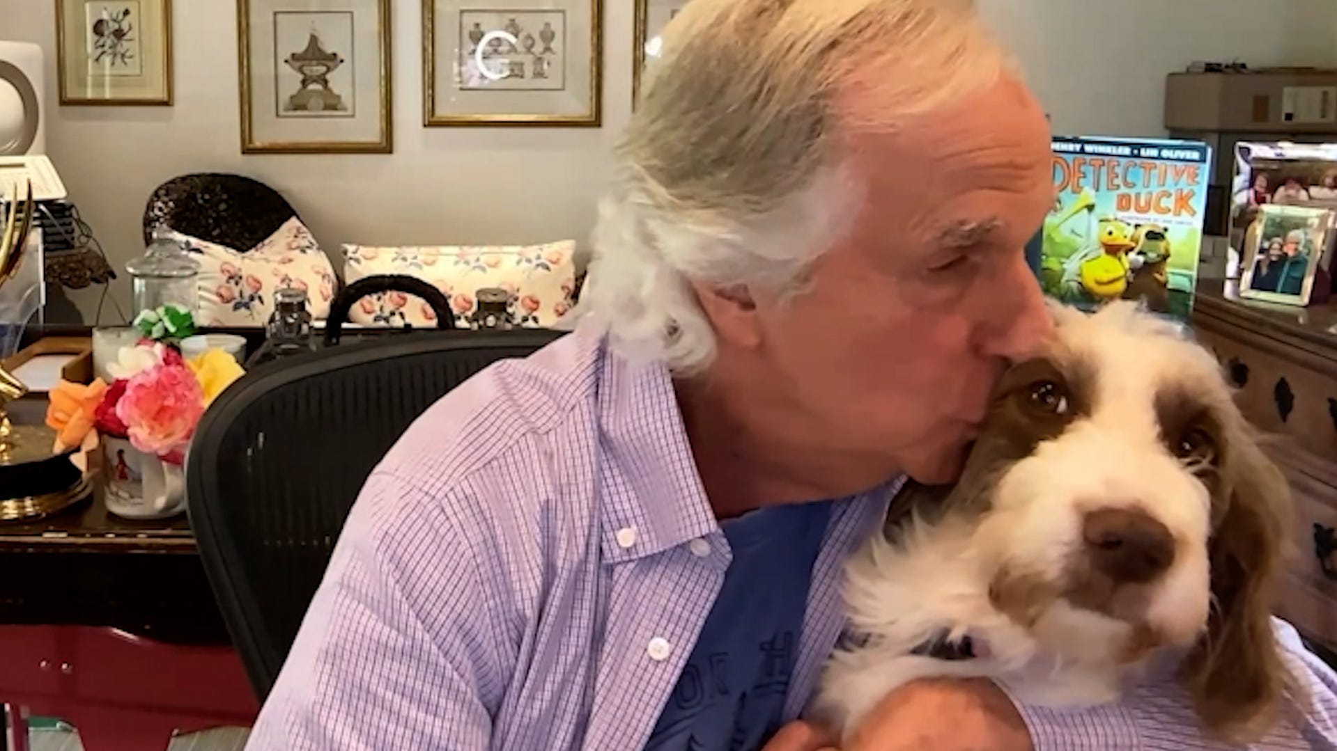 Henry Winkler’s dog Maisie steals the spotlight during interview