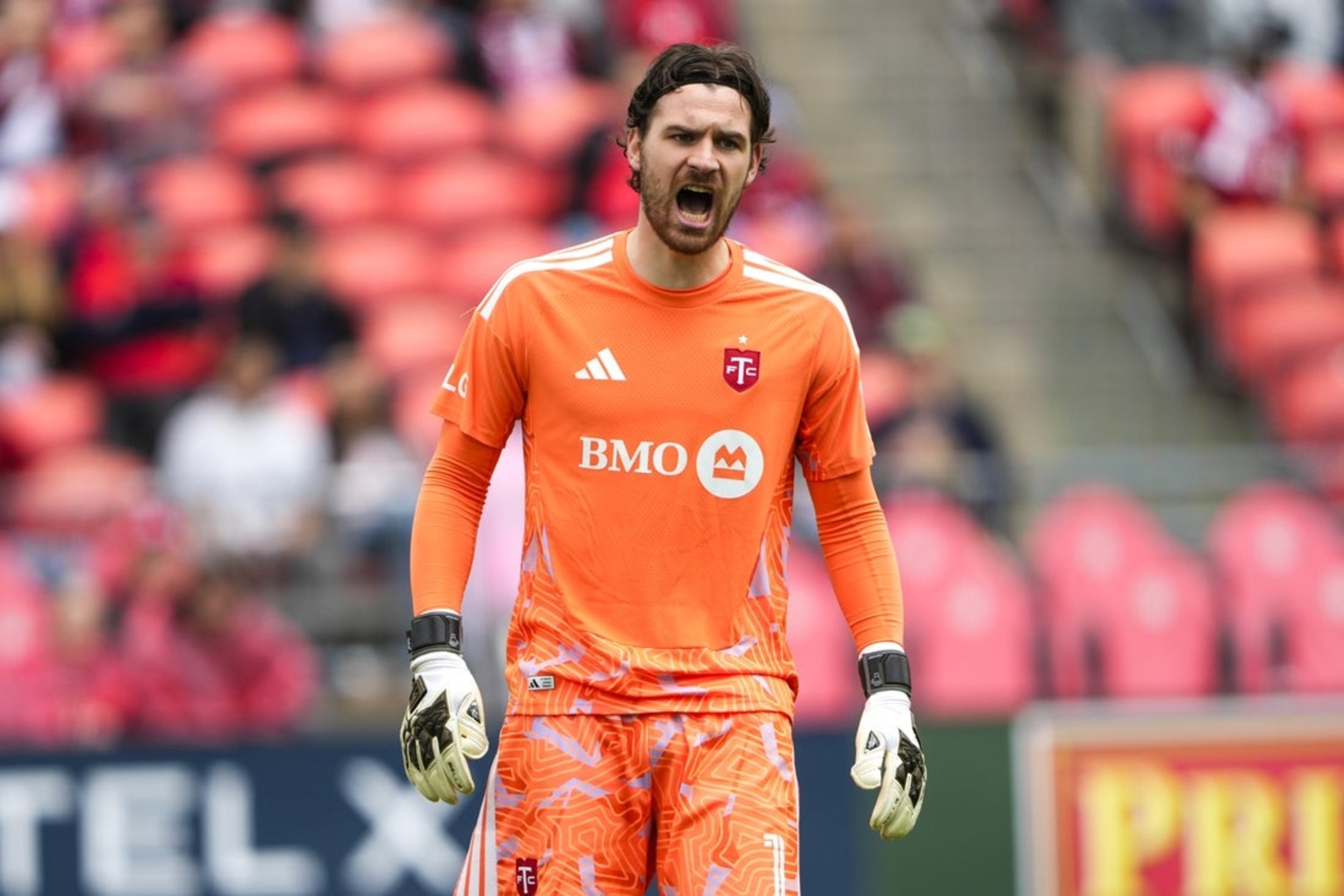 Dramatic goalkeeper goal earns Toronto FC draw with Philadelphia