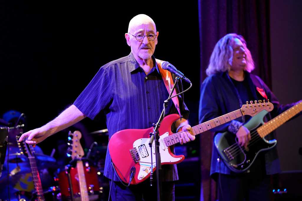 Dave Mason, co-founder of Traffic known for 'We Just Disagree' and ...