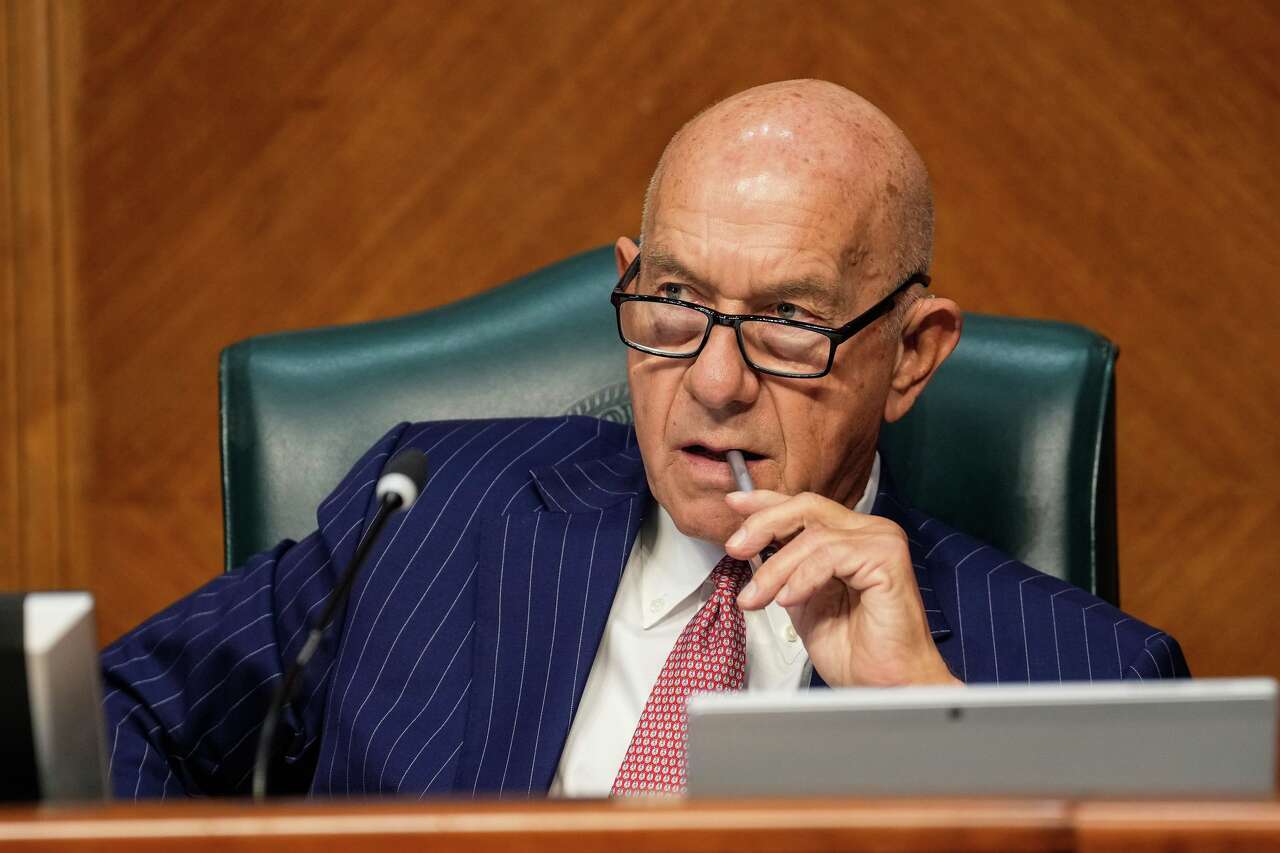 Mayor Whitmire, Houston council pass amendments to ICE policy as Greg ...