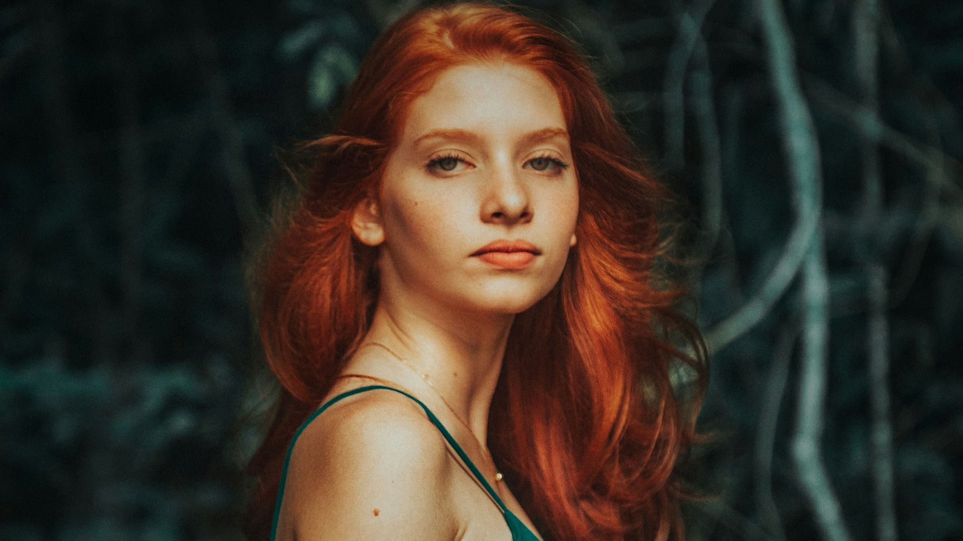 10 colors that look best on redheads & 10 that never look good
