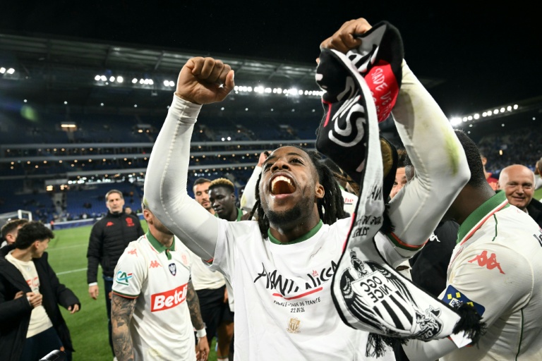 Nice vence na visita ao Strasbourg (2-0) e vai enfrentar Lens na final ...