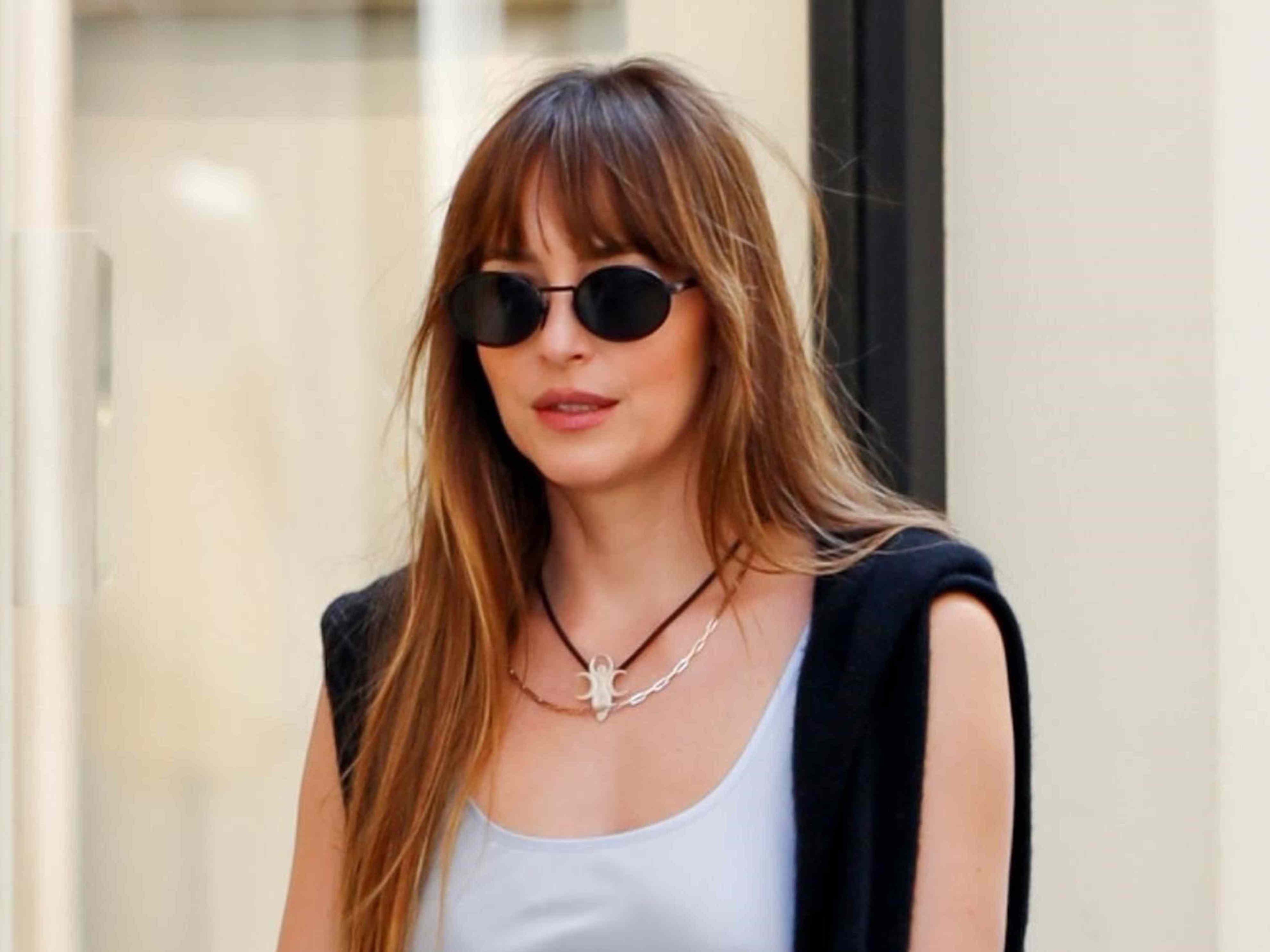 Dakota Johnson’s Rome travel outfit included this dress-and-shoe combo ...
