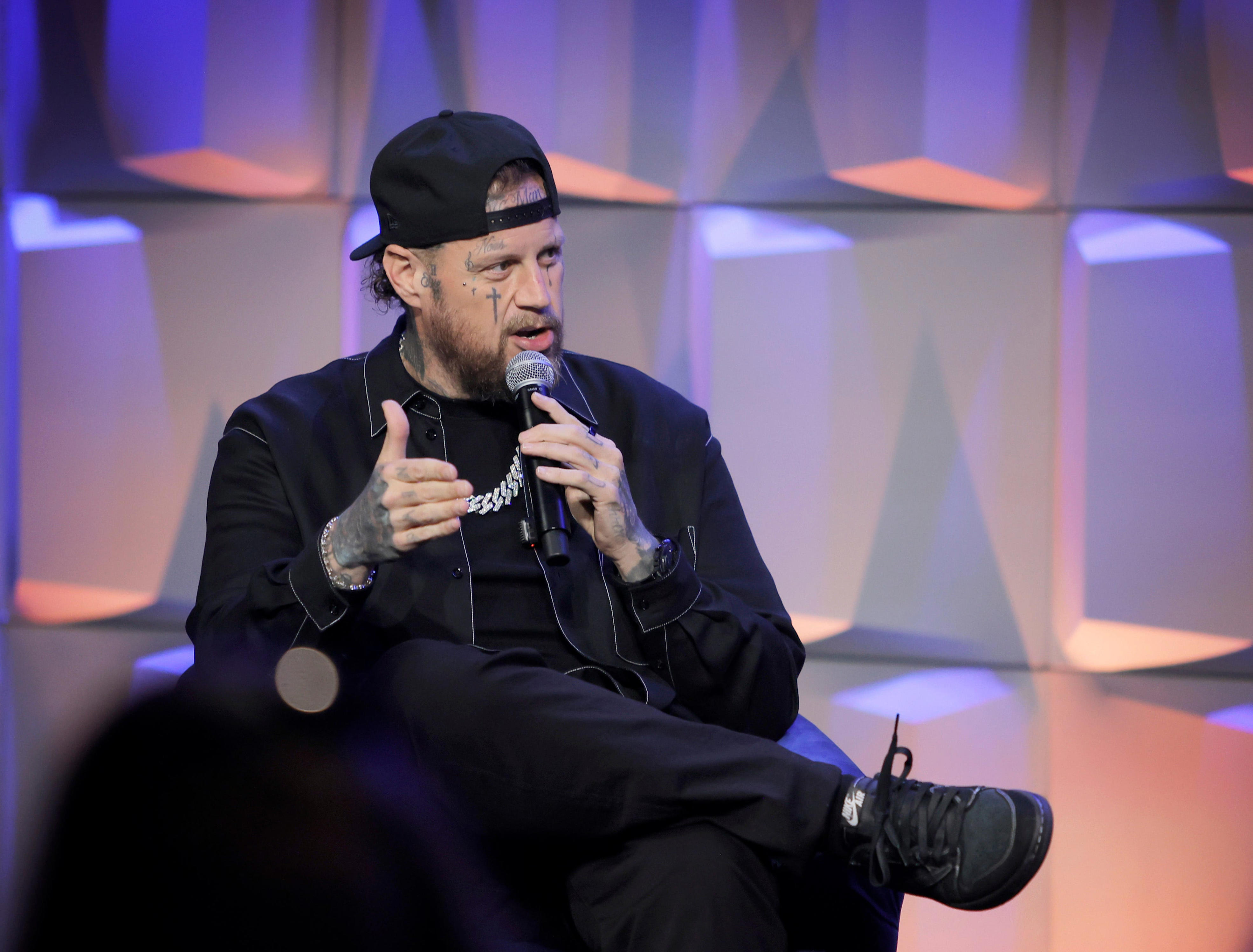 Jelly Roll weighs himself after 'avoiding the scale'