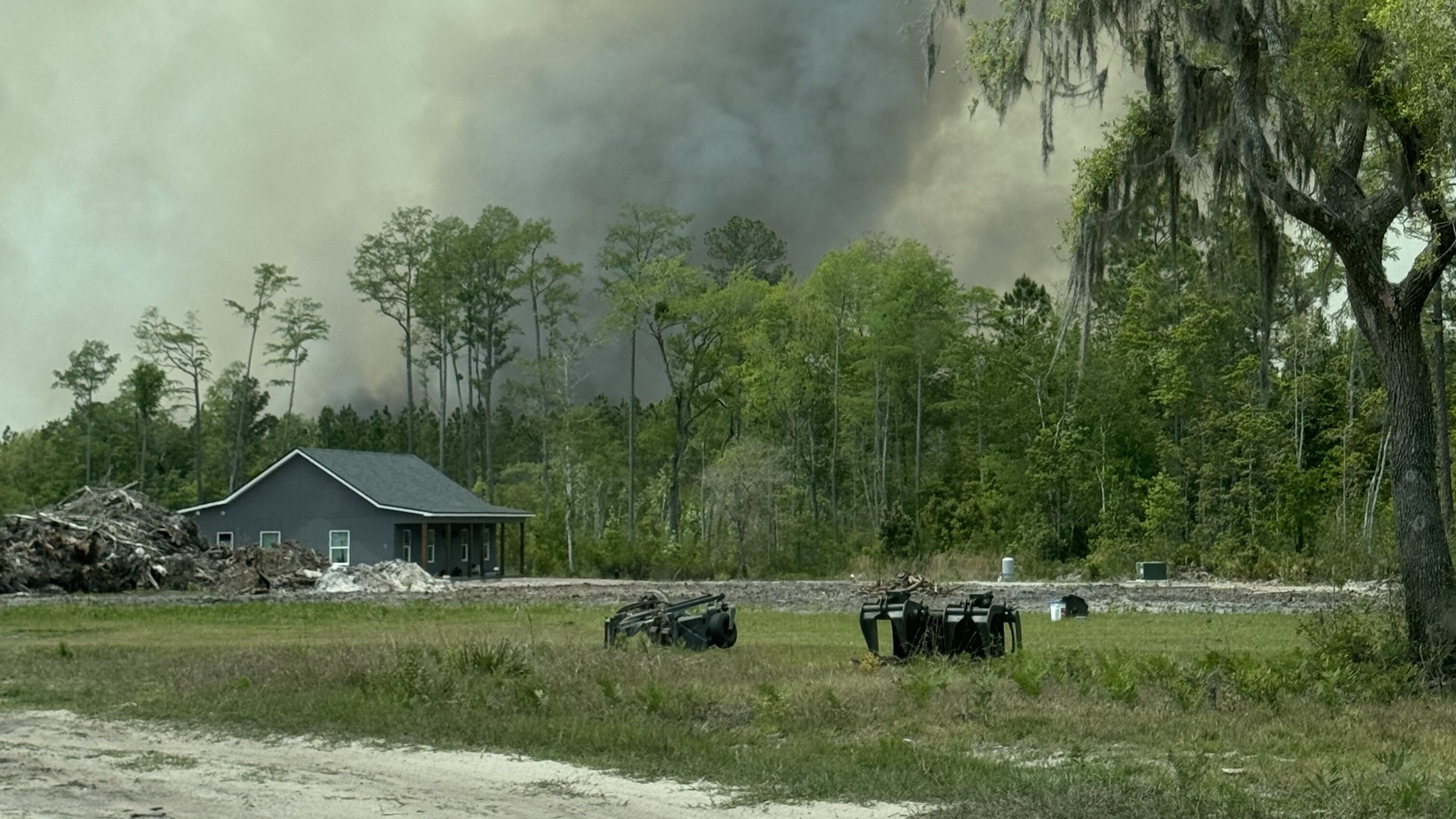 Wildfire burns 5,000 acres in Brantley County, dozens of homes impacted