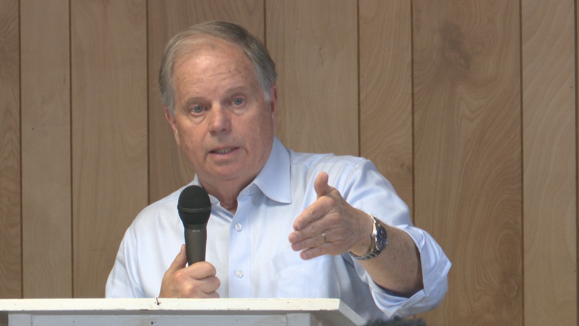 Doug Jones campaigns in Henry County ahead of Alabama primary