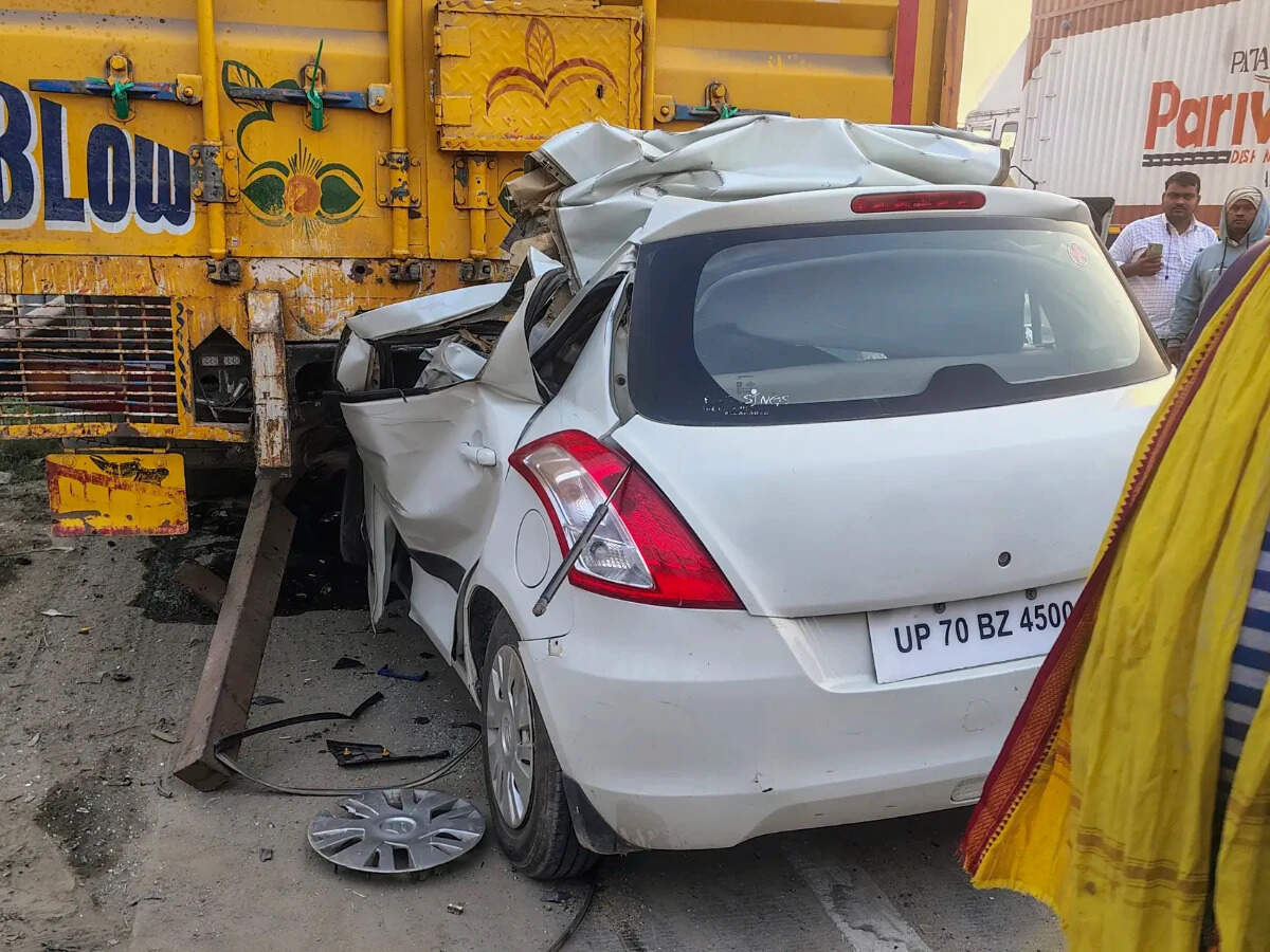 11 killed in multi-vehicle crash in Mirzapur; brake failure in truck ...