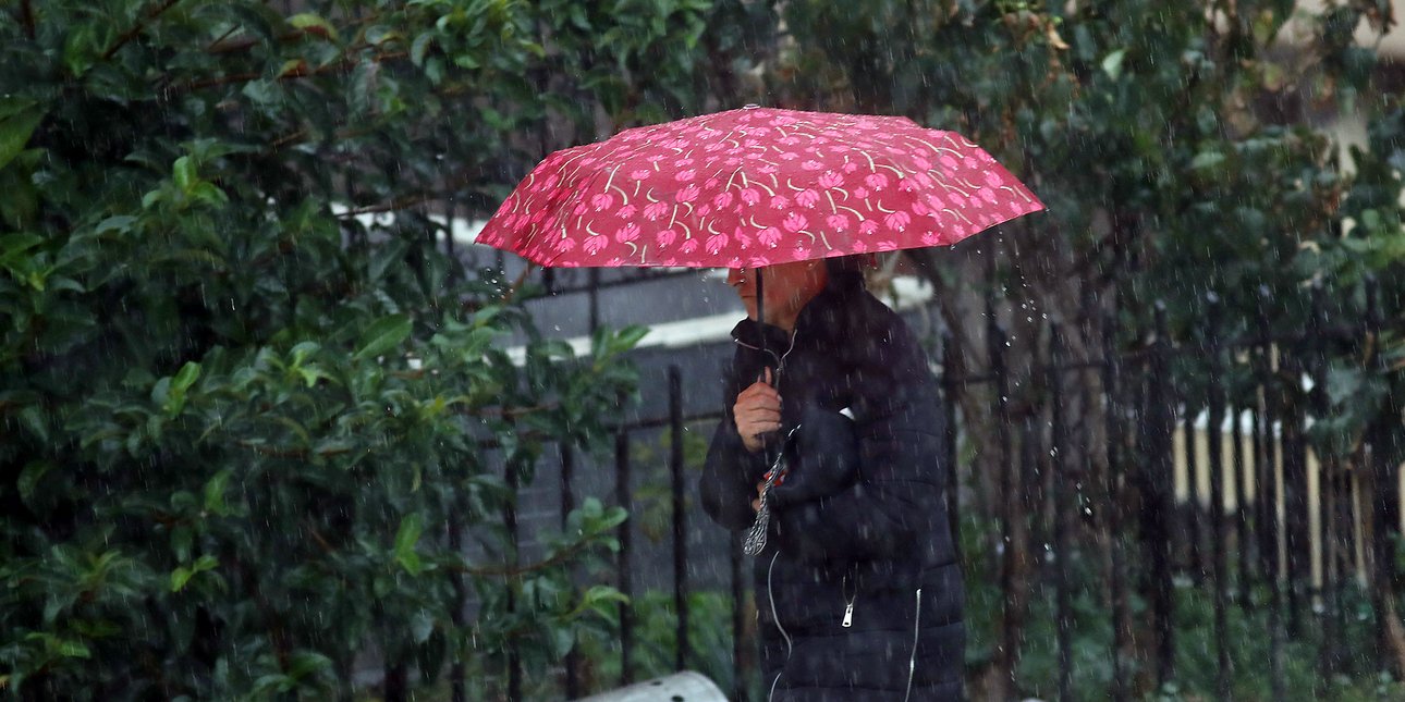 Καιρός: Συννεφιά με βροχές, καταιγίδες και πτώση της θερμοκρασίας πριν ...