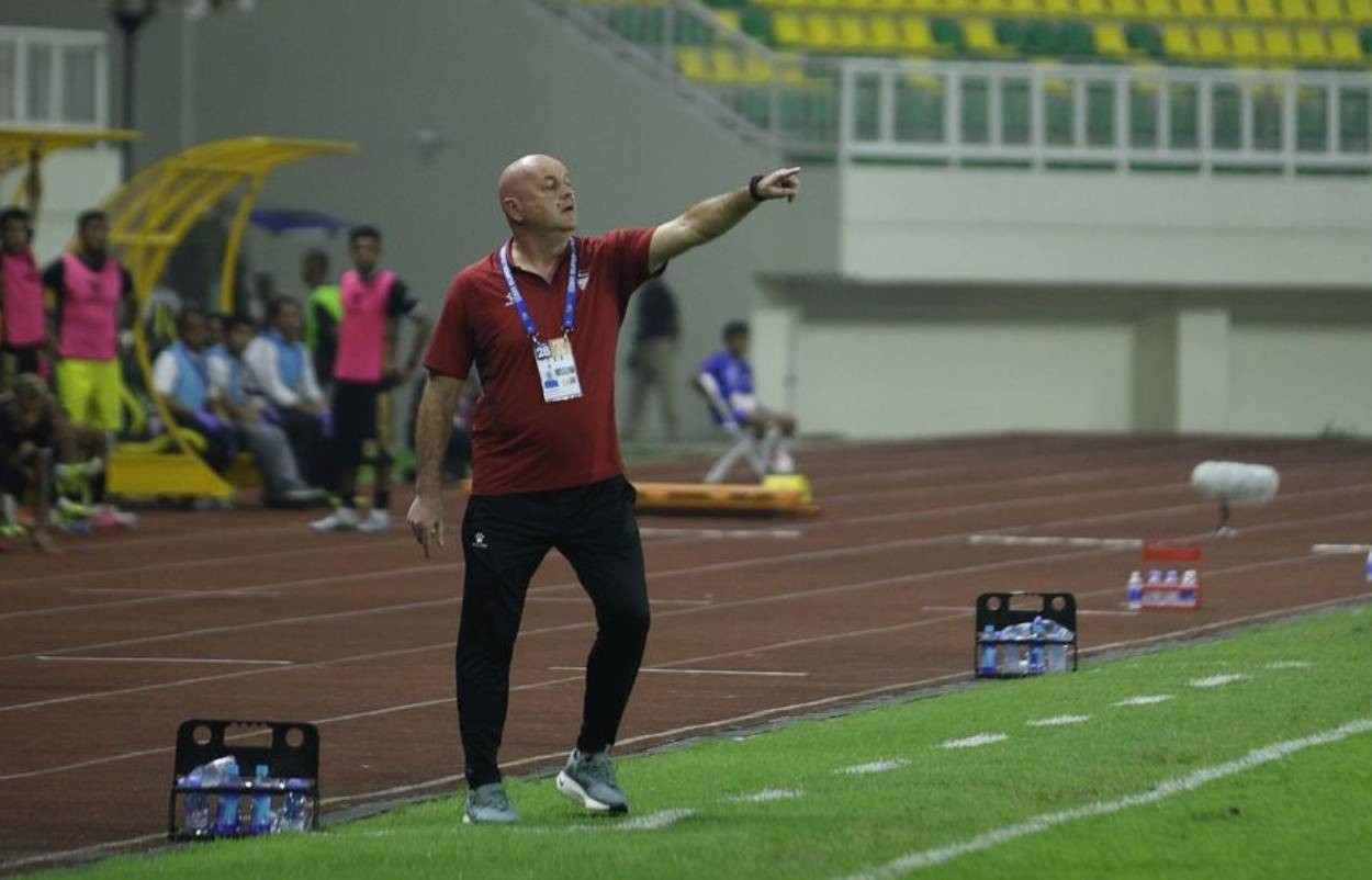 Duel Persija vs Persib batal di GBK, Bojan Hodak berkomentar begini