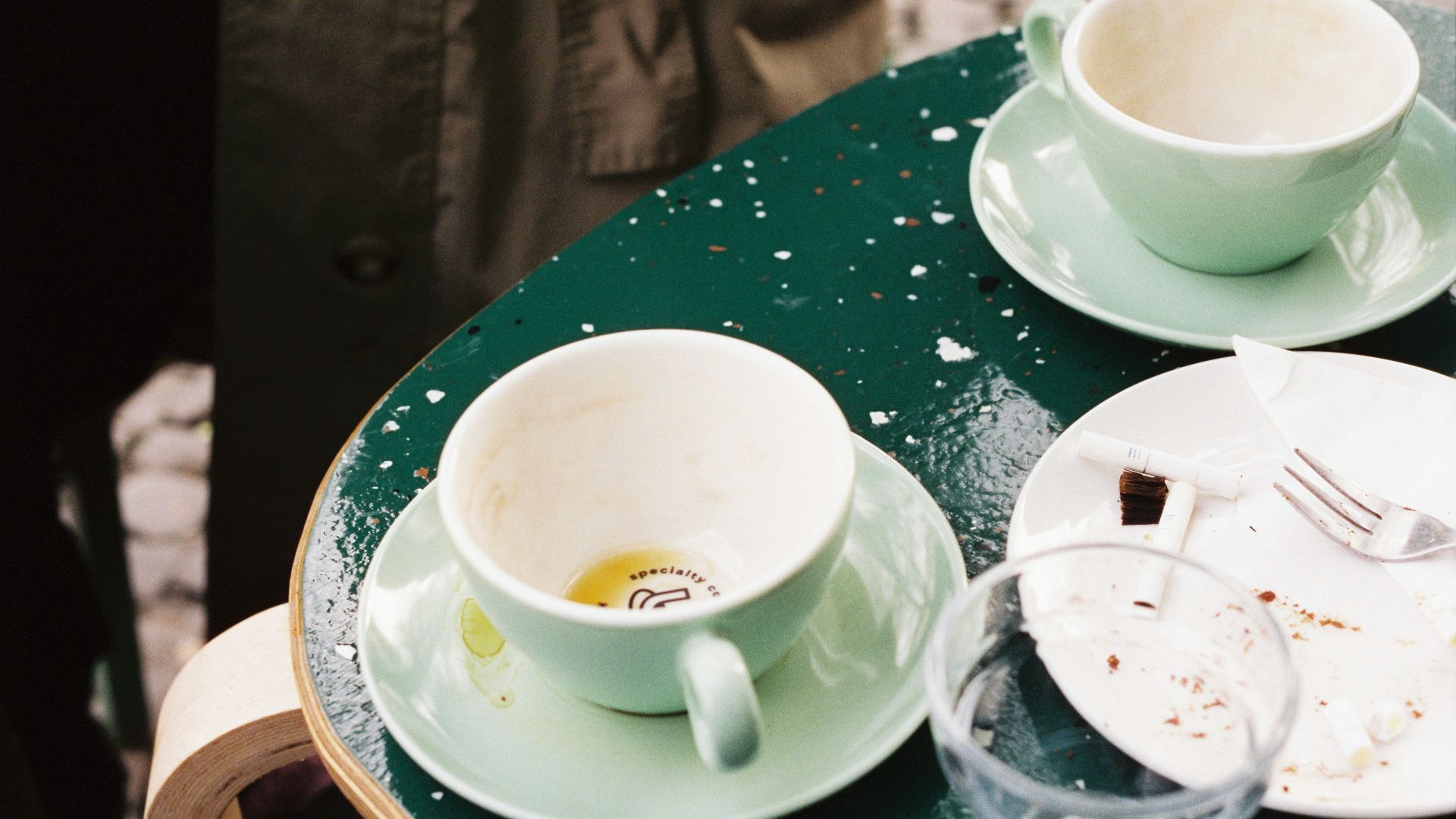 20 restaurant habits that instantly reveal you’ve never worked service