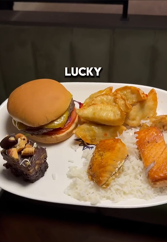 24 hours of eating on a mega cruise ship: Dining experience at sea
