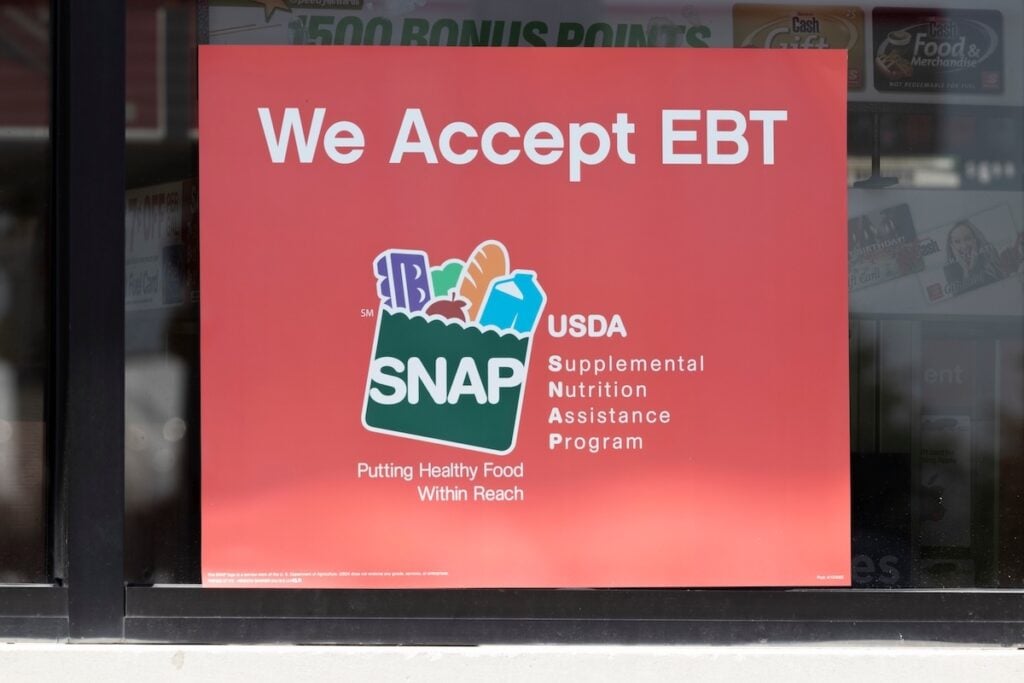 Bipartisan senators push hot rotisserie chicken bill to let SNAP ...