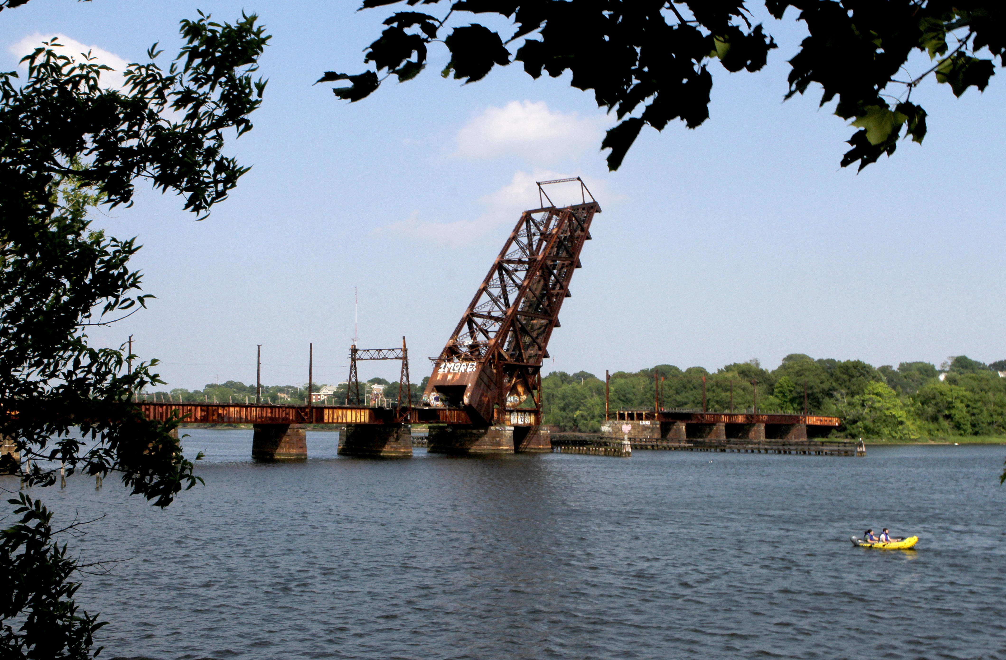 Icon or eyesore? What to know about Providence's Crook Point bridge