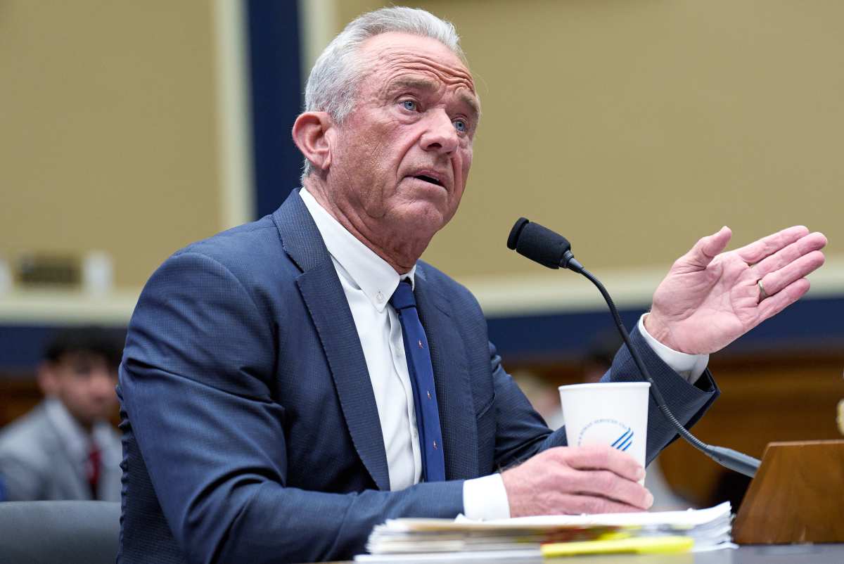 Sen Warnock slams RFK Jr while grilling him over CDC staffing cuts ...