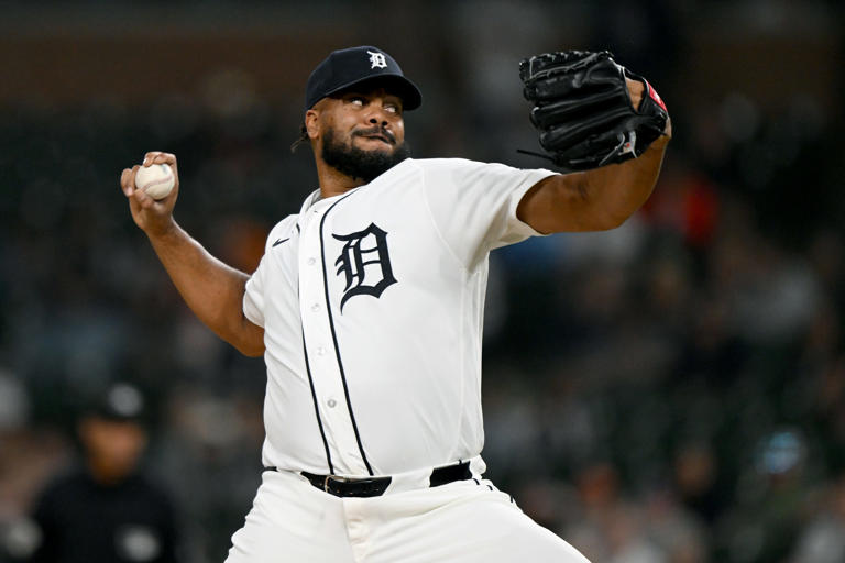 Tigers' Kenley Jansen leaves game in ninth inning with leg injury