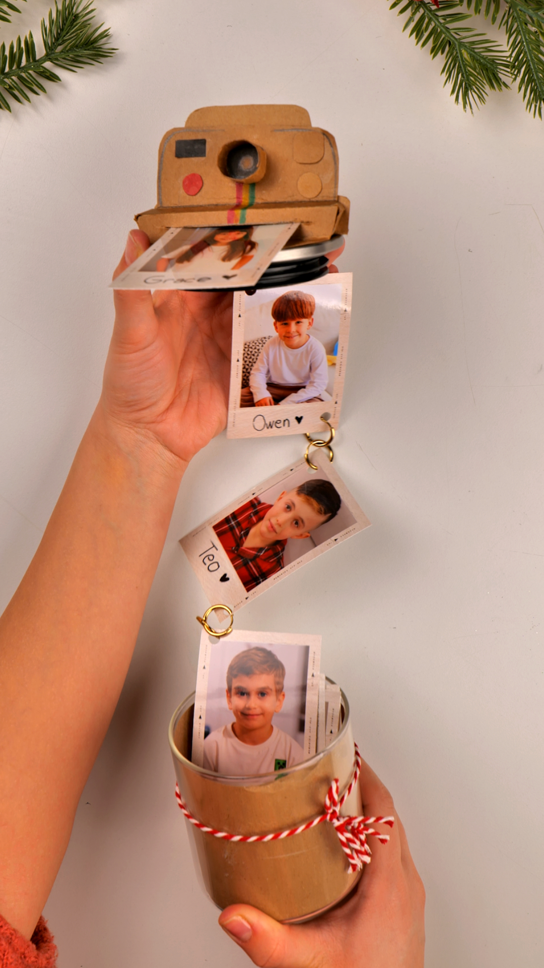 A chain of beautiful kids photos with this hack