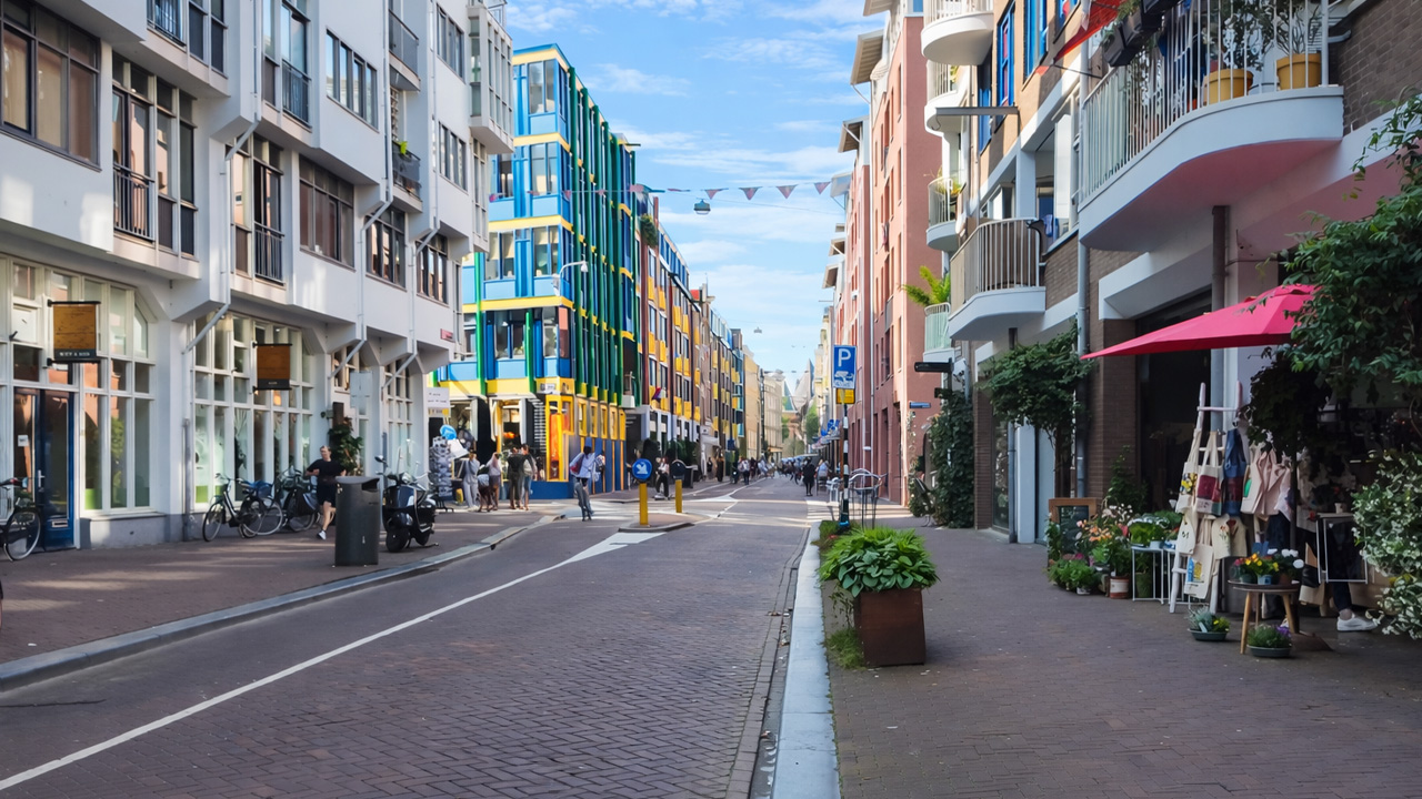 Derfor ser denne gade i Amsterdam så unik og livlig ud