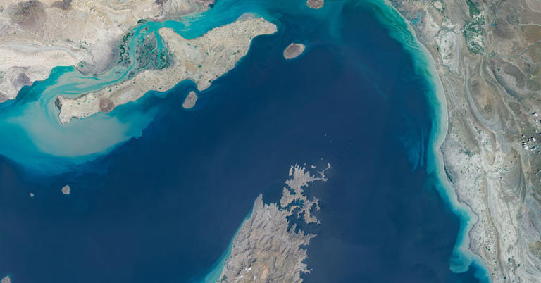 Oil exporters scramble for routes beyond Hormuz — but options are ...