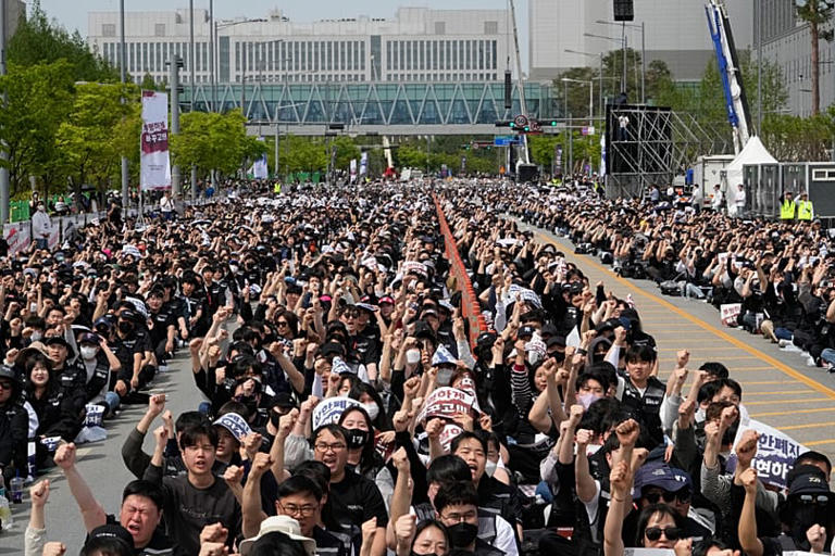 Samsung employees protest and threaten strike, demanding share of ...