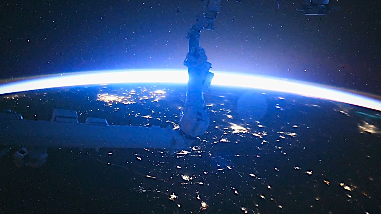 Stunning ISS timelapse captures auroras, meteors and thunderstorms from ...