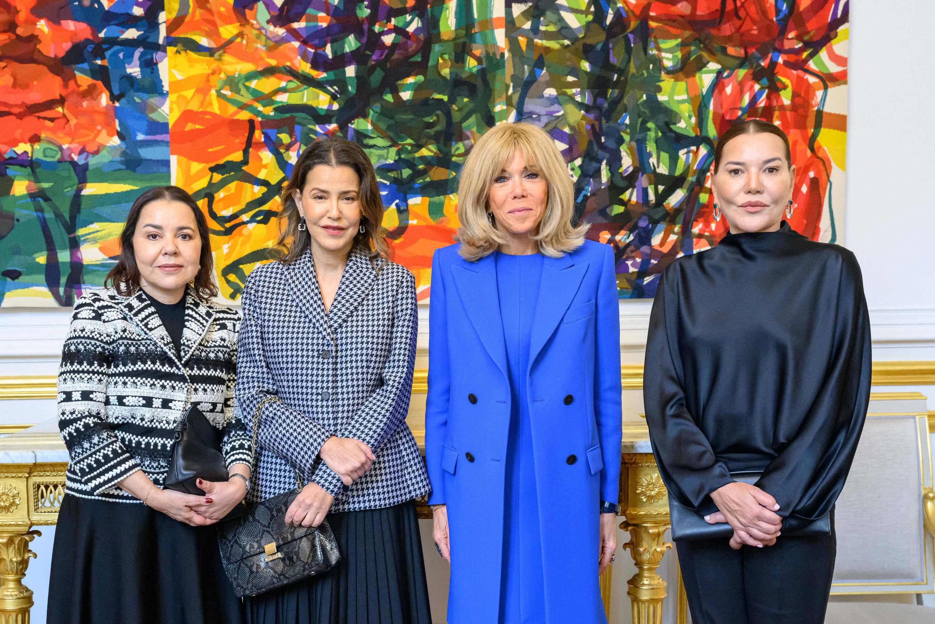 Au Maroc, Brigitte Macron éblouit dans une robe rouge à sequins aux ...
