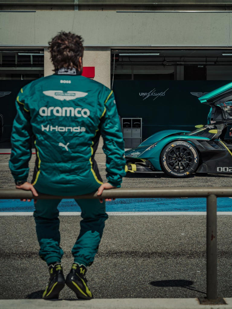 Aparecen nuevas imágenes de Fernando Alonso con la versión más especial ...