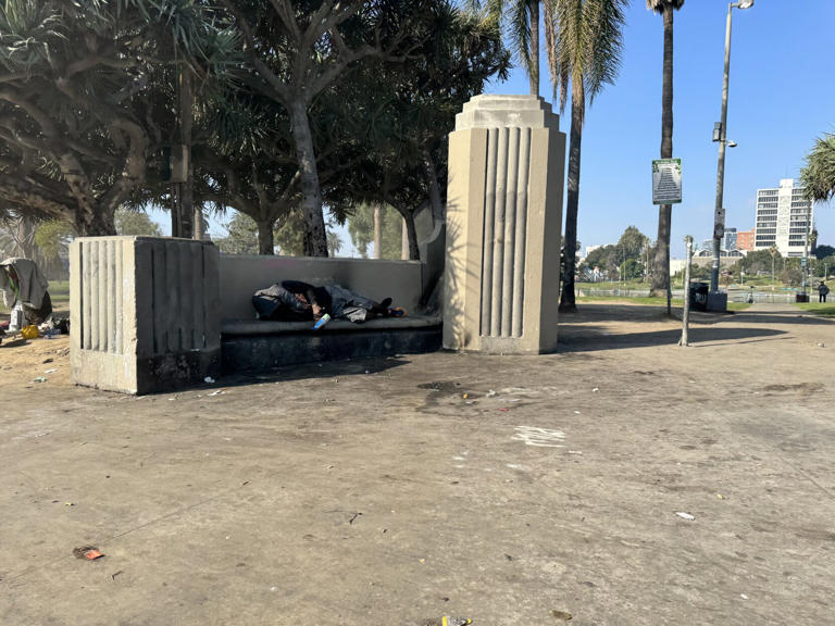 More people sleeping with no tent, car or shelter as encampments fall ...