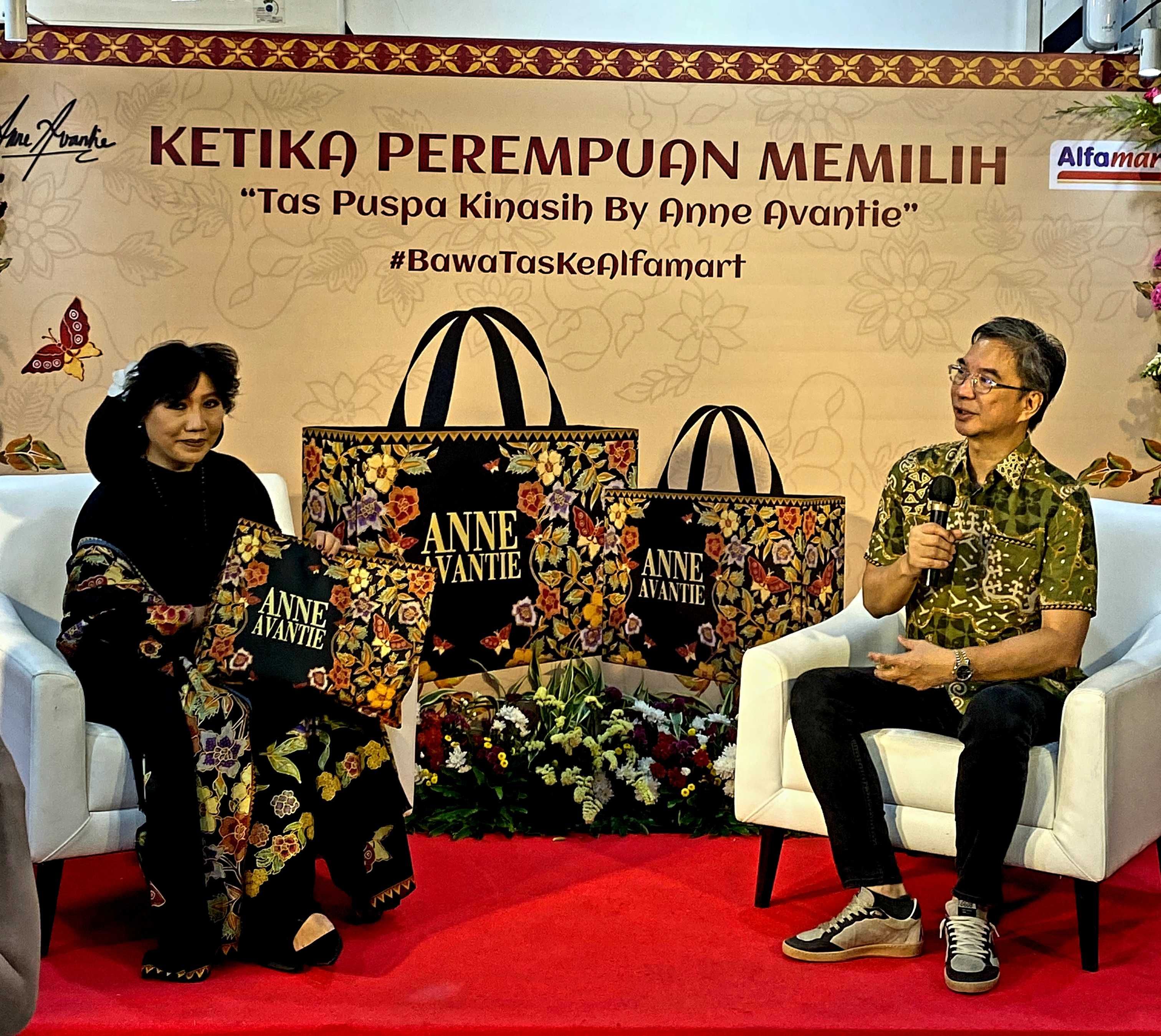 Kolaborasi Alfamart dan Anne Avantie hadirkan tote bag Puspa Kinasih ...