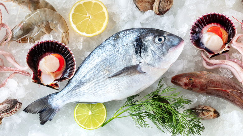 11 signs you're in a bad seafood restaurant