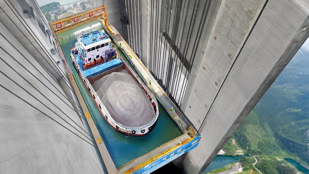 China built a gigantic ship lift to cross mountains