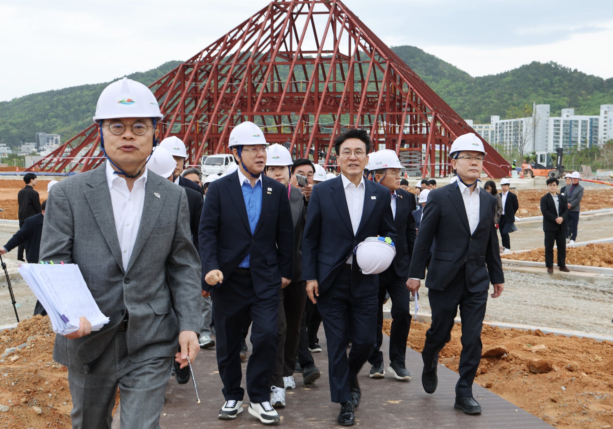 Prime Minister Kim Min-seok urges re-examination of expo concept ...