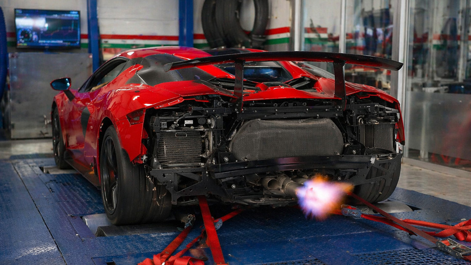 Aventador SV V12 exhaust note high rev full throttle