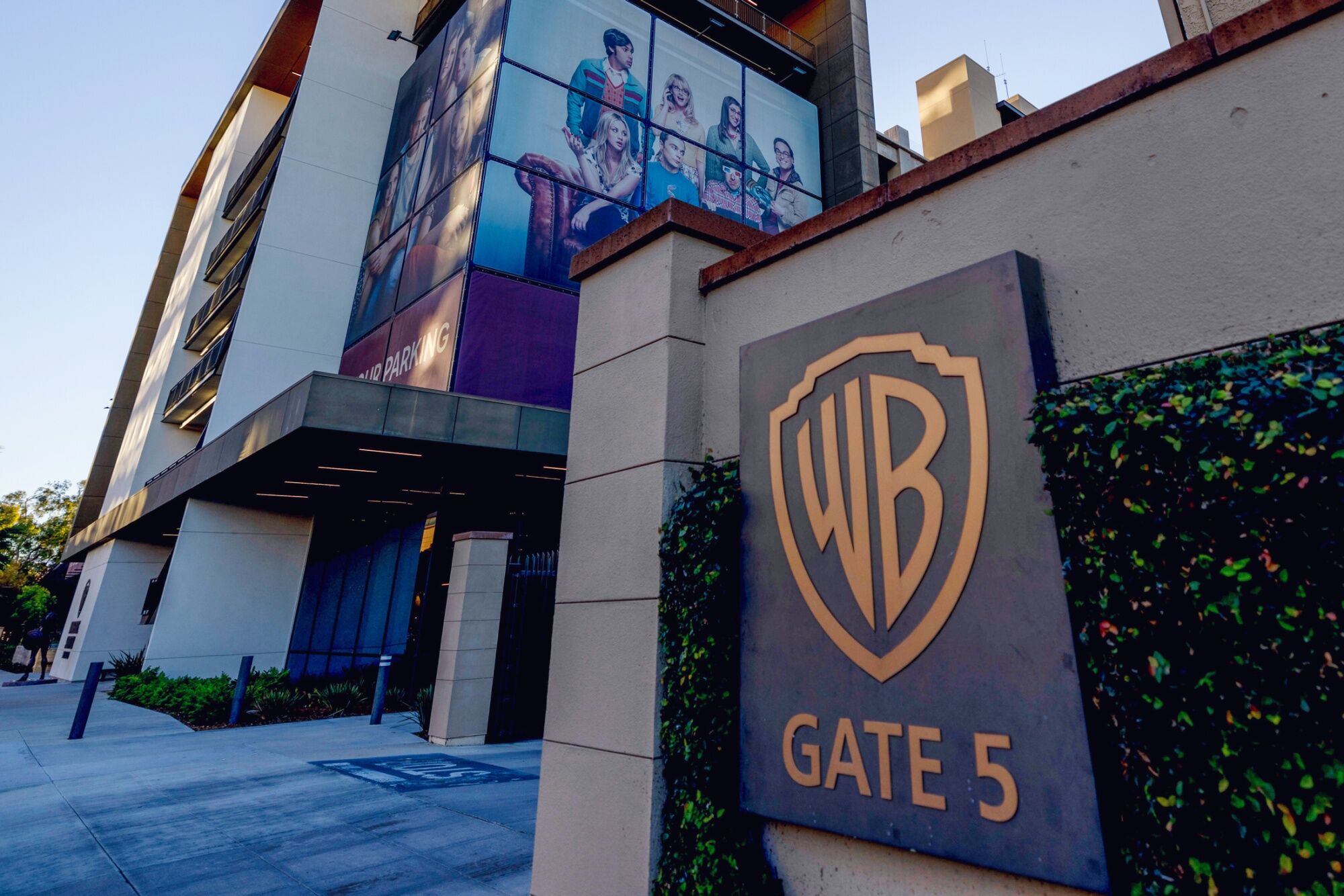 Warner Bros. investors approve $110 billion Paramount deal
