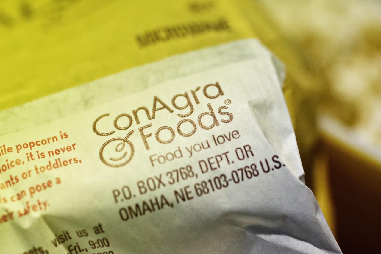Conagra stock is down 17% this year. Two insiders snapped up shares anyway.