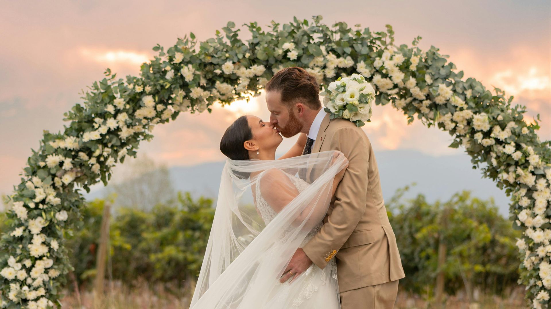 10 wedding venues guests secretly judge & 10 they always love
