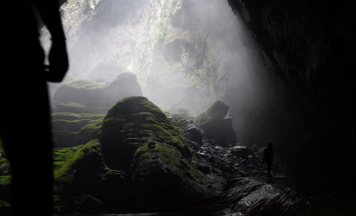 A man found a cave bigger than a Boeing 747 in the Vietnam jungle. It ...