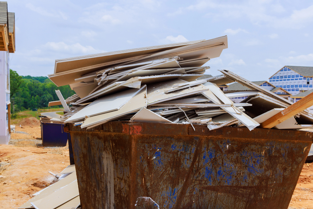 16 hacks to find cheap reclaimed wood for tiny builds