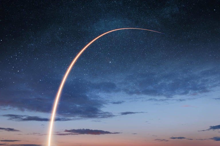 SpaceX trades at 100x price-to-sales while Snap bets $2,195 AR glasses ...