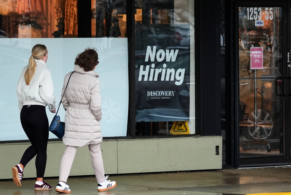 US jobless claim filings rise modestly to 214,000 last week, remain at ...