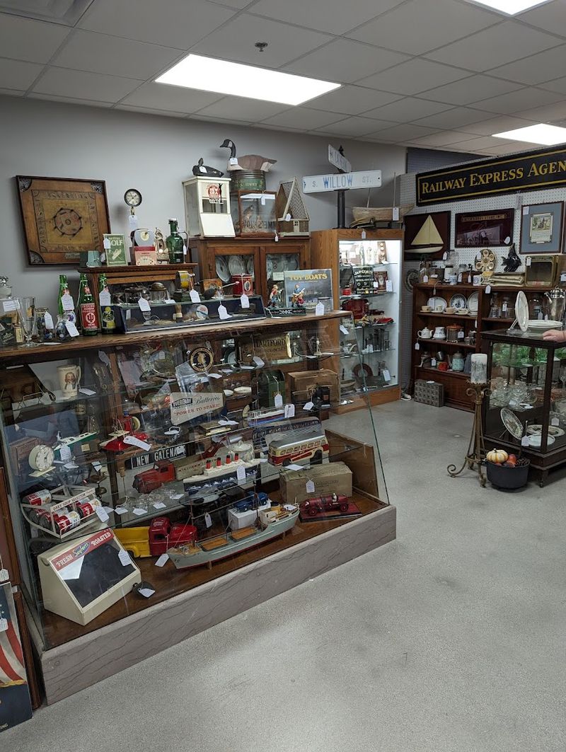 This Indiana antique mall features 12,000 square feet of high-quality ...