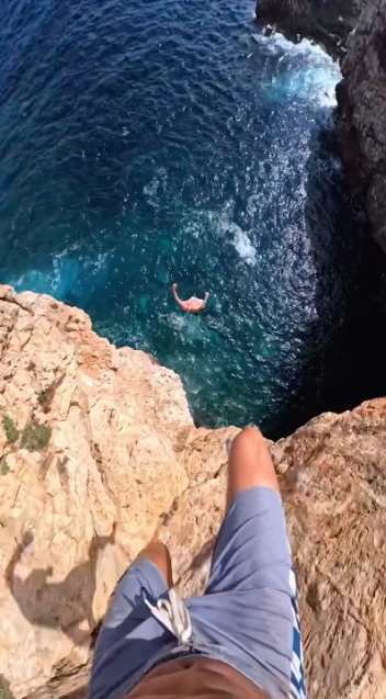 POV jump over a friend with Insta360 Ace Pro 2