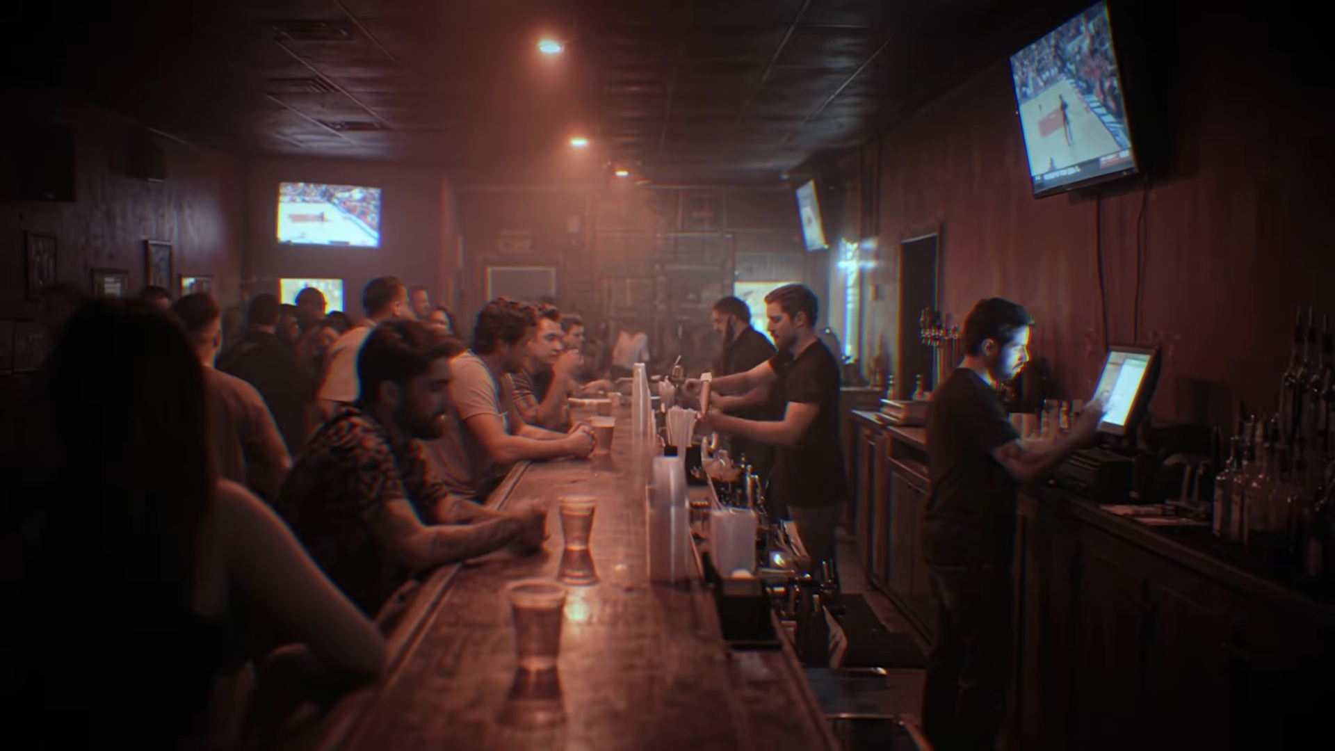 200 people watched him enter a bar - no camera saw him leave